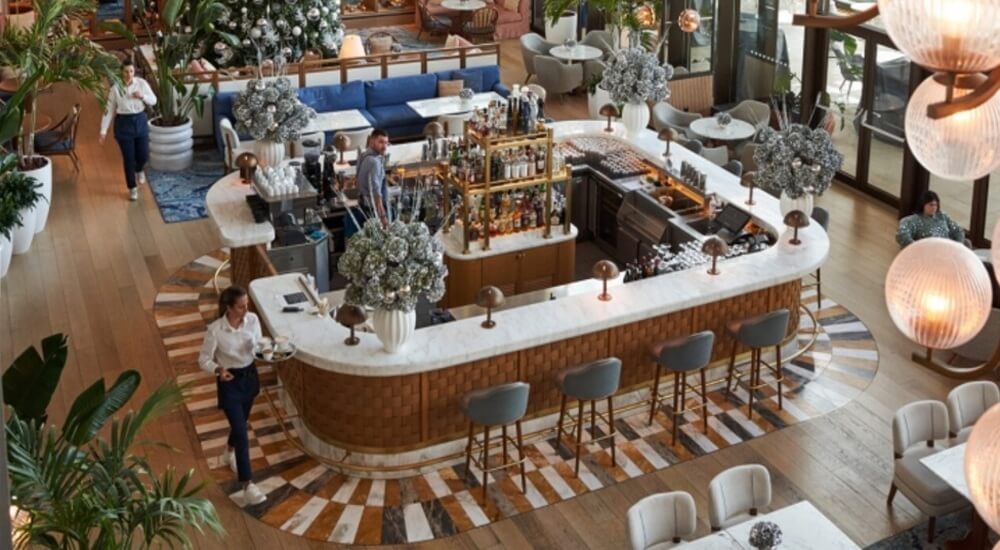 Four Seasons Astir Palace: Το Avra bar αποχαιρετά τη χρονιά με το ...